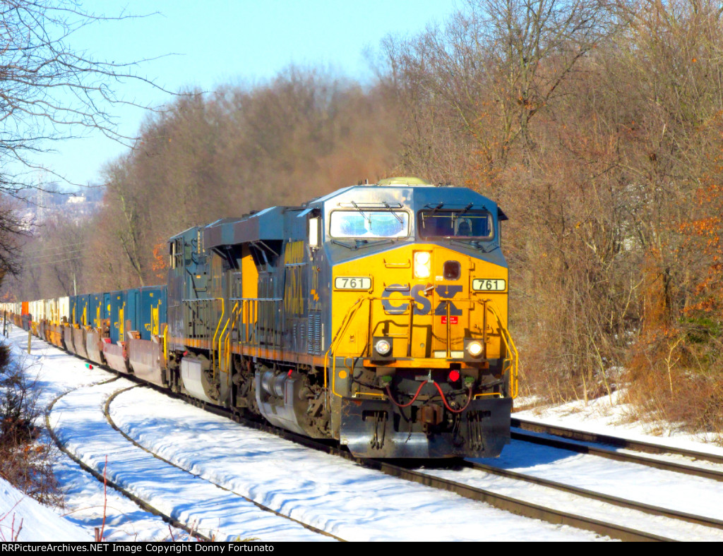 CSX L034 Flies by Prospect Ave.